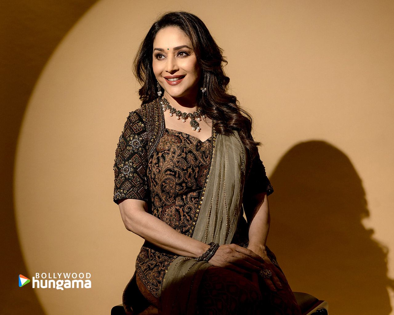 Madhuri Dixit Wallpapers | madhuri-dixit-53 - Bollywood Hungama