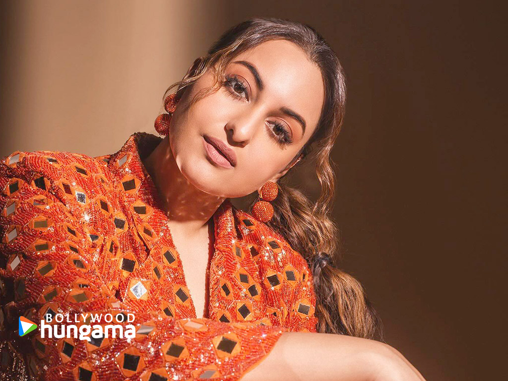 Sonakshi Sinha Wallpapers | sonakshi-sinha-2-218 - Bollywood Hungama