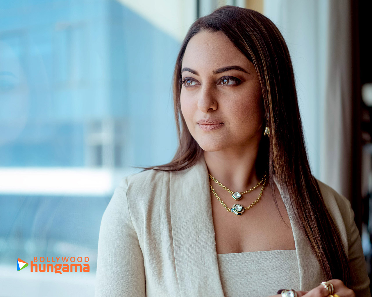 Sonakshi Sinha Wallpapers | sonakshi-sinha-2-207 - Bollywood Hungama