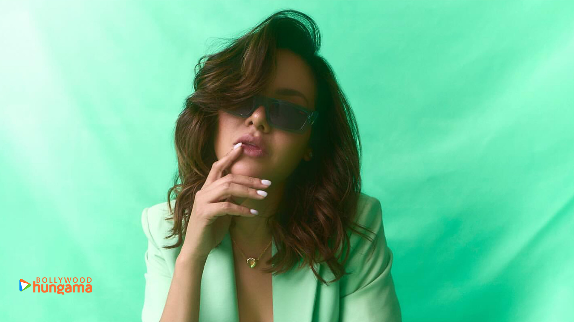 Esha Gupta Wallpapers Esha Gupta 2 134 Bollywood Hungama