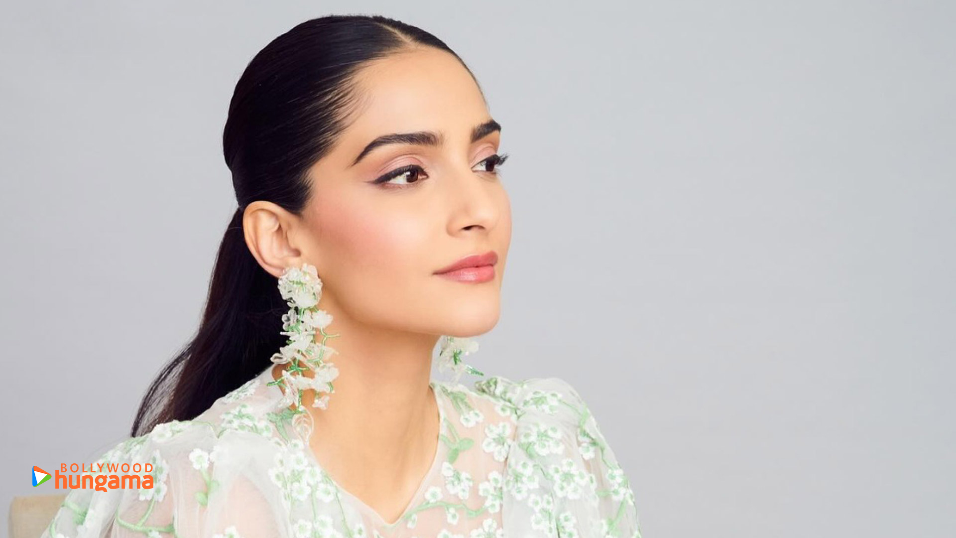 Sonam Kapoor Ahuja Wallpapers | sonam-kapoor-ahuja-5-45 - Bollywood Hungama