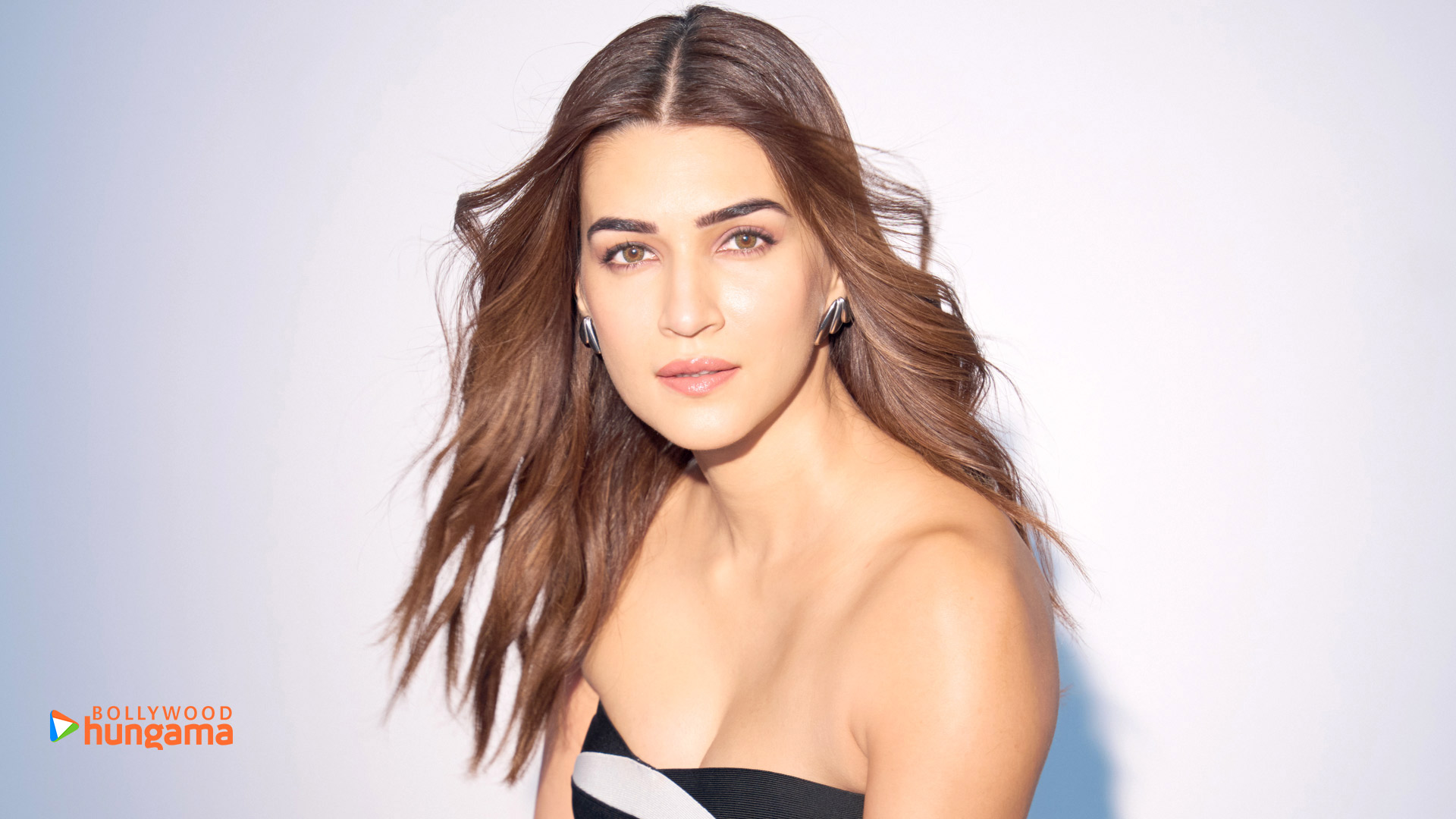 Kriti Sanon Wallpapers | kriti-sanon-2-341 - Bollywood Hungama
