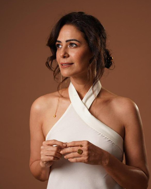 Mona Singh Caliente