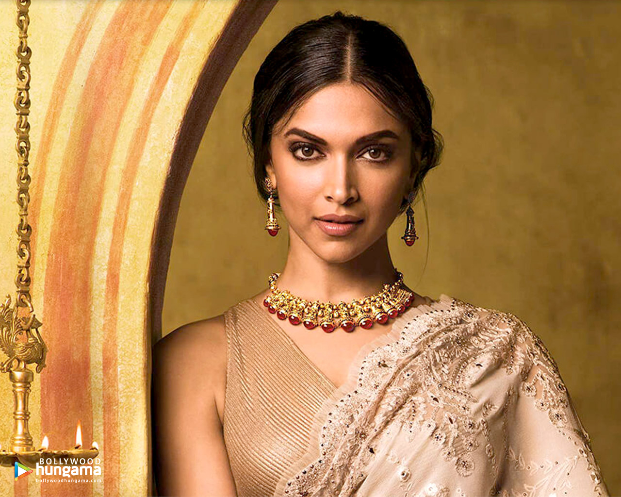 Deepika Padukone Wallpapers | deepika-padukone-102-2 - Bollywood Hungama