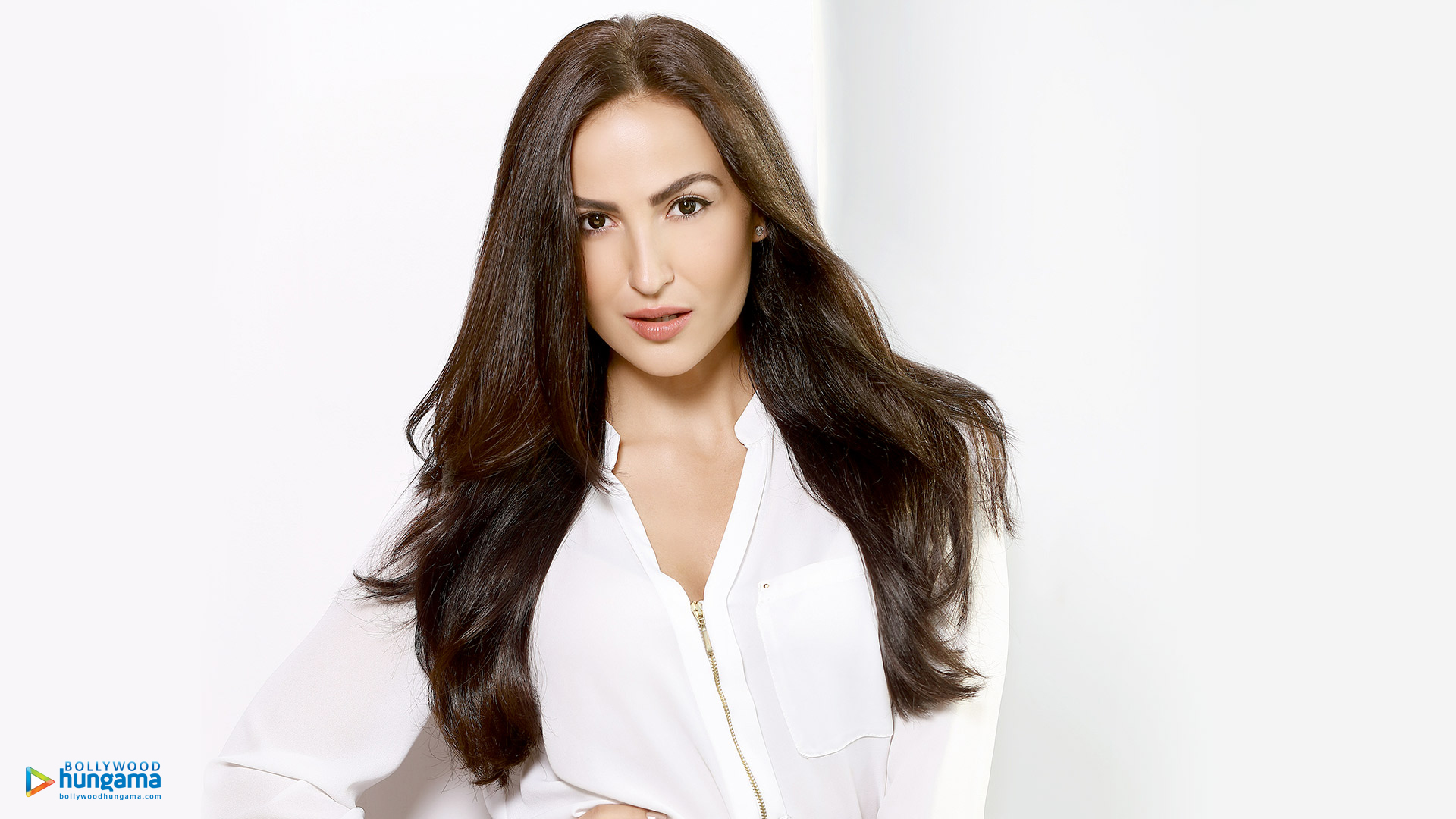Elli AvrRam Wallpapers | elli-avram-12121 - Bollywood Hungama