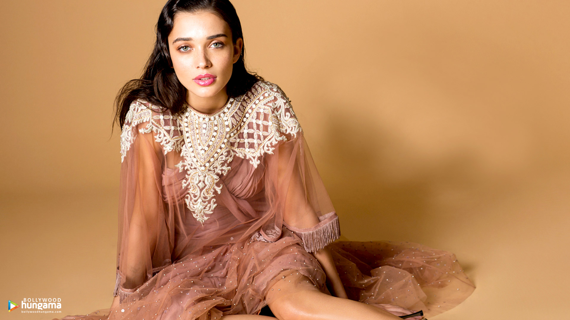 Amy Jackson Wallpapers | amy-jackson-56 - Bollywood Hungama