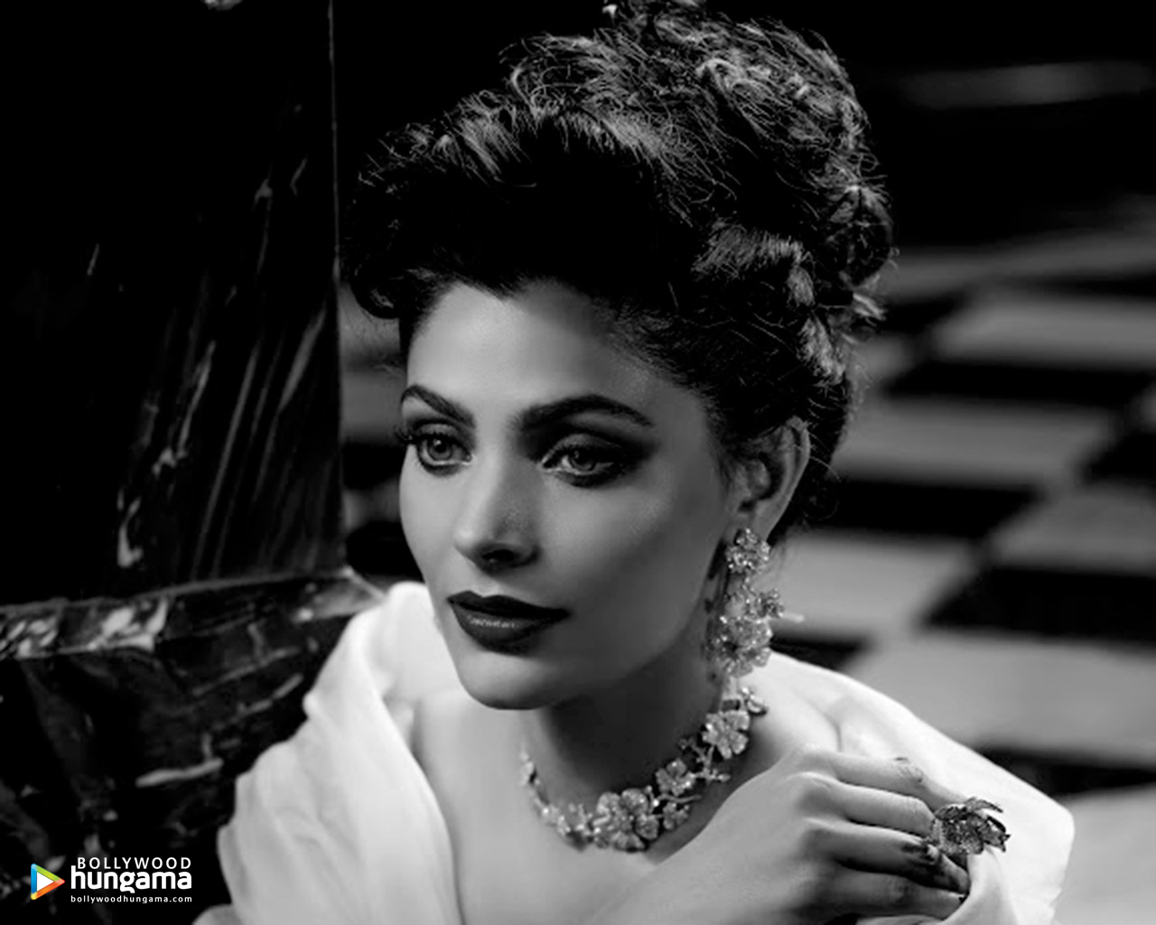 Saiyami Kher Wallpapers | saiyami-kher2-4 - Bollywood Hungama