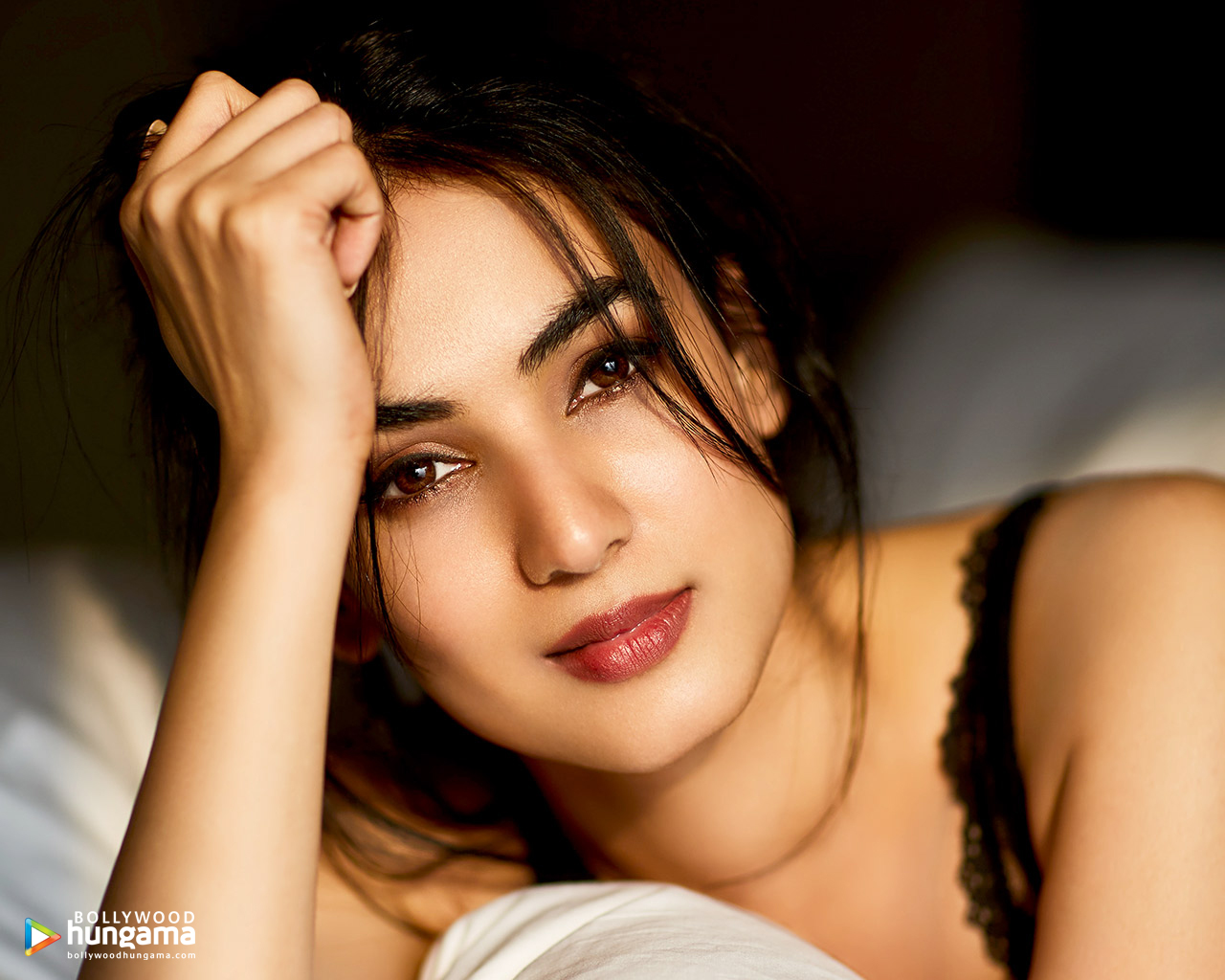 Sonal Chauhan Wallpapers | sonal-chauhan-94 - Bollywood Hungama