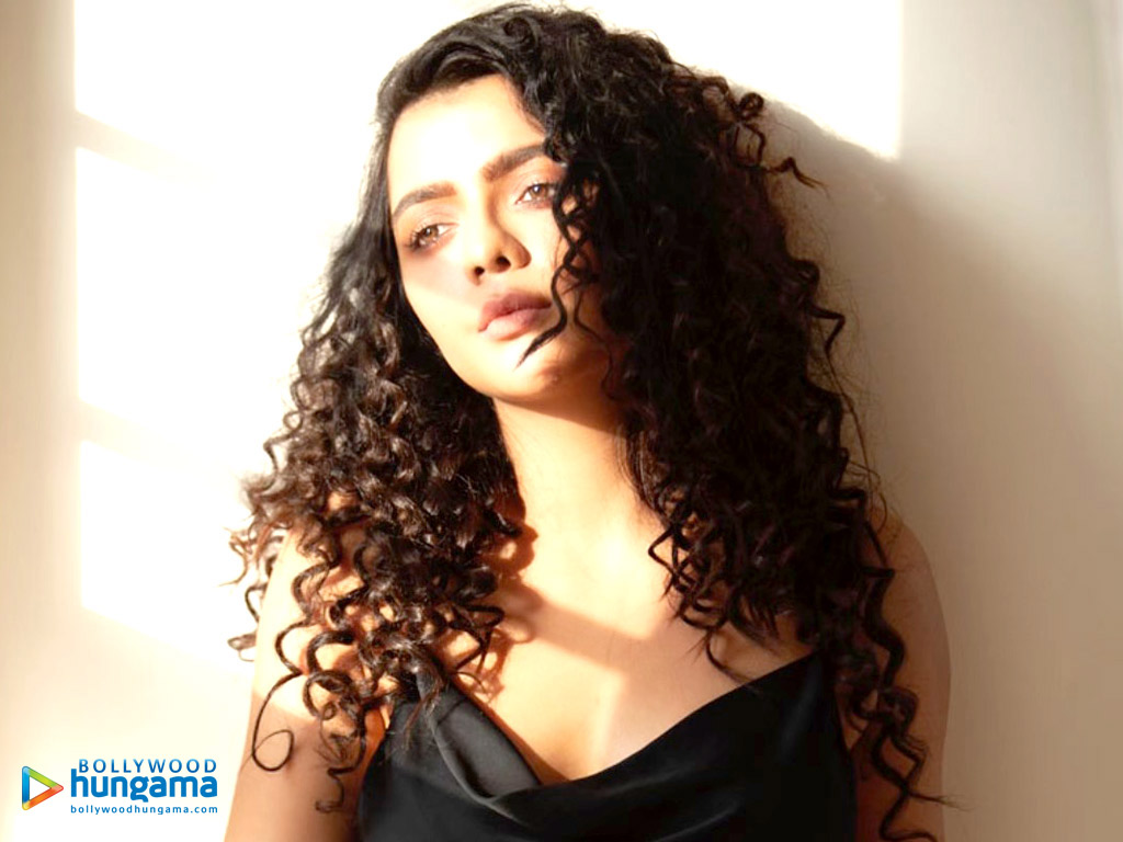 Ruhi Singh Wallpapers | ruhi-singh-011-13 - Bollywood Hungama