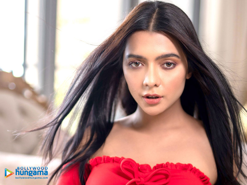 Ruhi Singh Wallpapers | ruhi-singh-1-3 - Bollywood Hungama