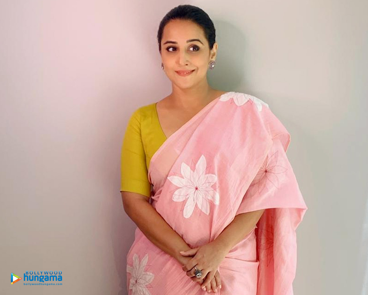 Vidya Balan Wallpapers | vidya-balan-33-4 - Bollywood Hungama