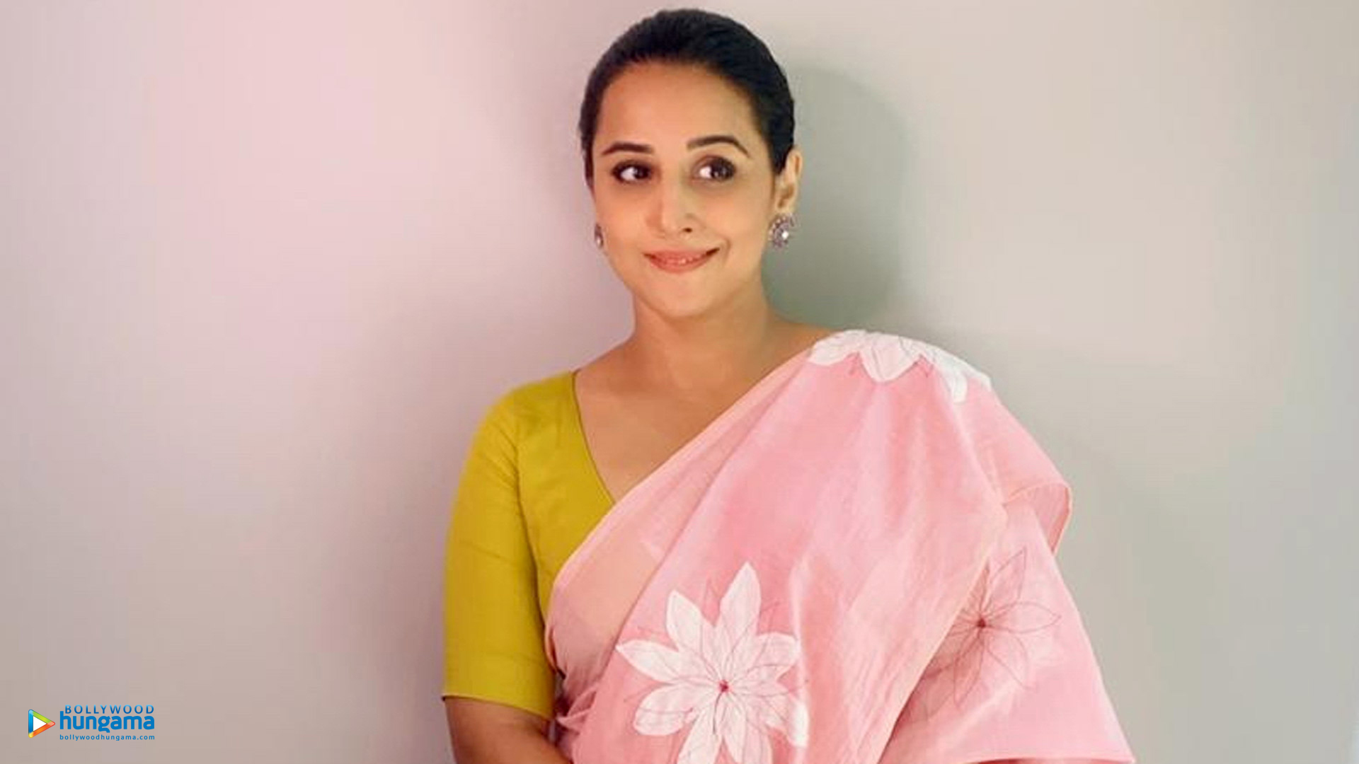 Vidya Balan Wallpapers | vidya-balan-33-4 - Bollywood Hungama