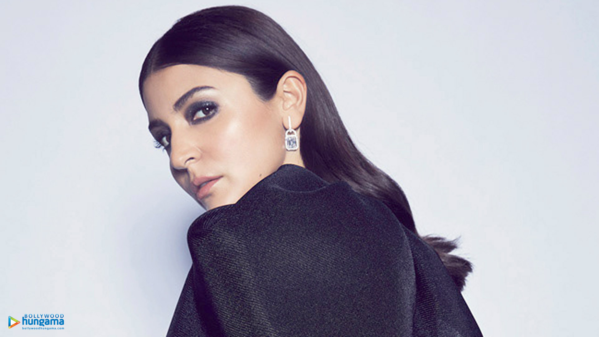 Anushka Sharma Wallpapers | anushka-2-6 - Bollywood Hungama