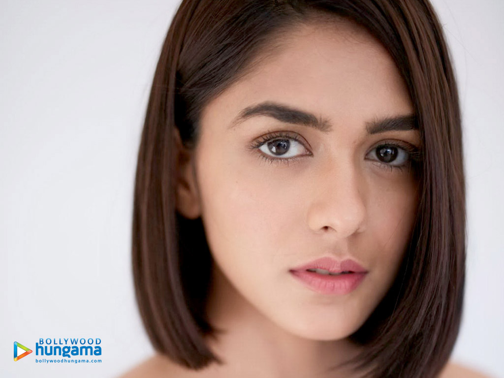 Mrunal Thakur Wallpapers | mrunal-thakur-0012-1 - Bollywood Hungama