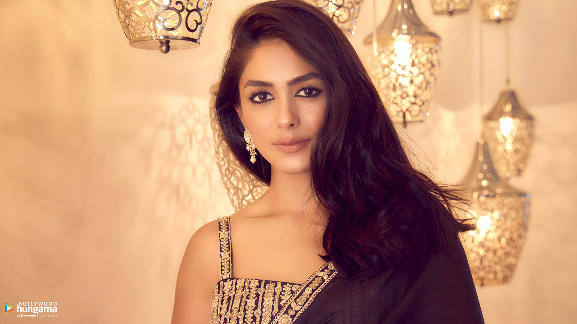 Mrunal Thakur Wallpapers | mrunal-thakur-3-22 - Bollywood Hungama