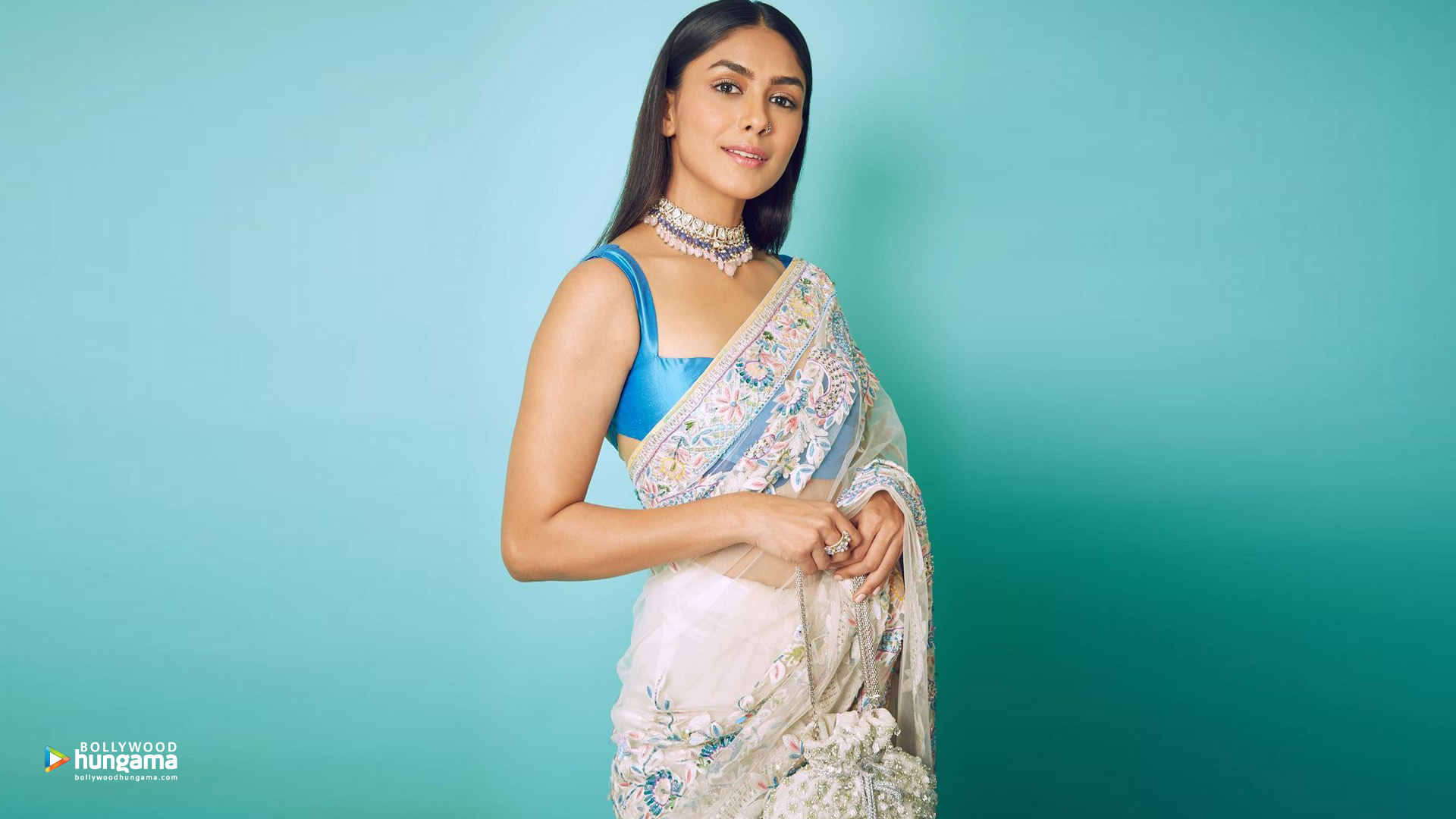 Mrunal Thakur Wallpapers | mrunal-thakur-3-24 - Bollywood Hungama