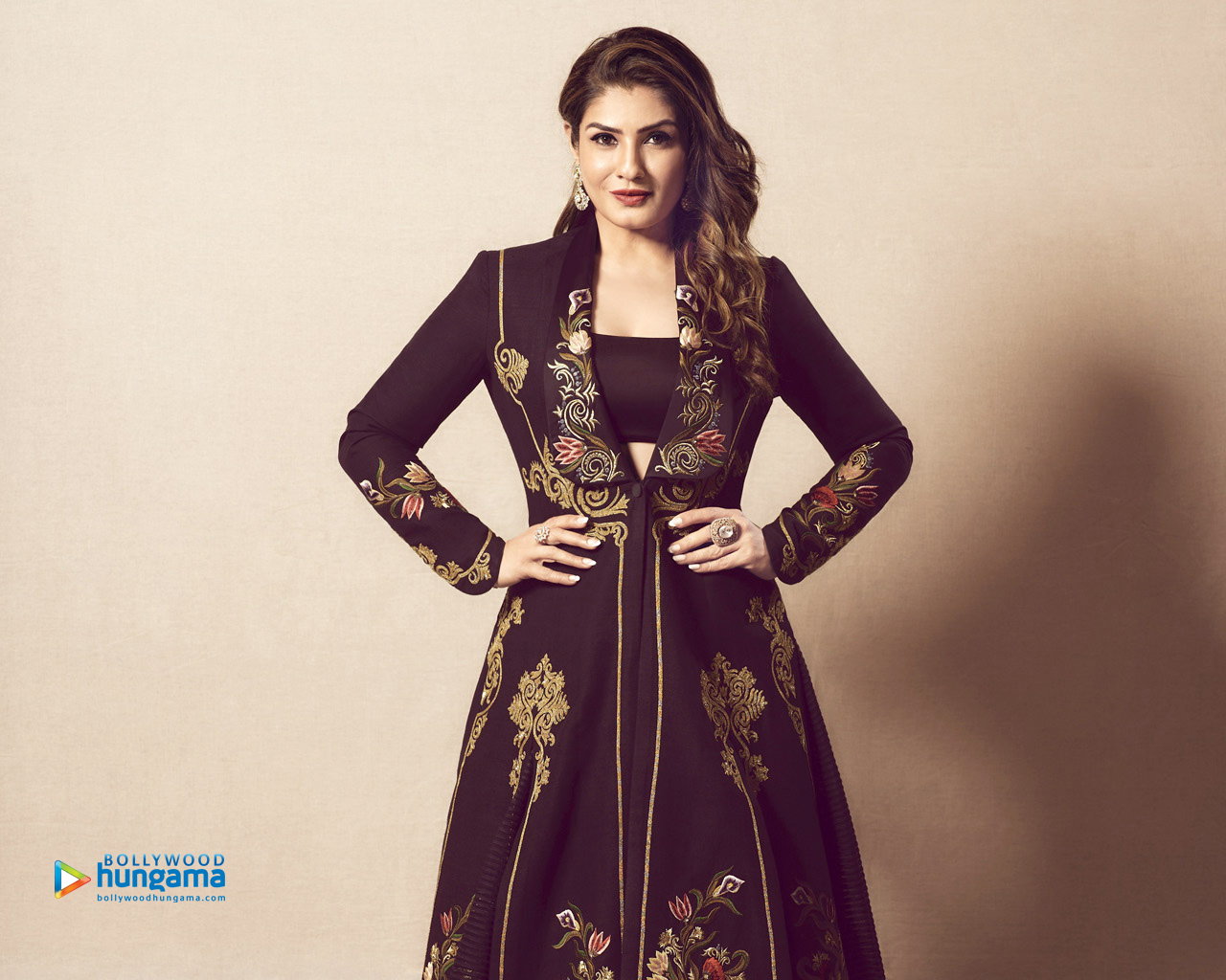 Raveena Tandon Wallpapers | raveena-tandon-01-1 - Bollywood Hungama