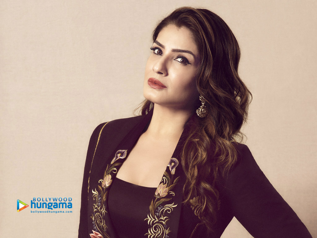Raveena Tandon Wallpapers | raveena-tandon-01-4 - Bollywood Hungama