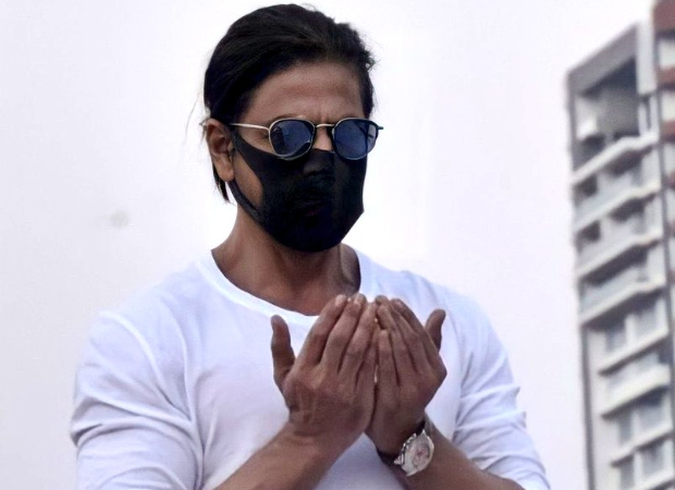 Shah Rukh Khan receives massive support from all across for offering ...