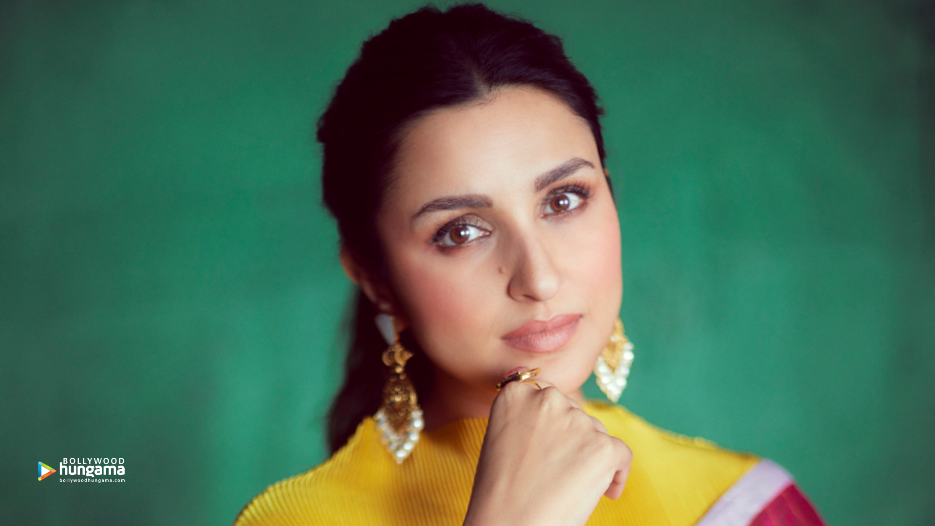 Parineeti Chopra Wallpapers | parineeti-chopra-3-30 - Bollywood Hungama