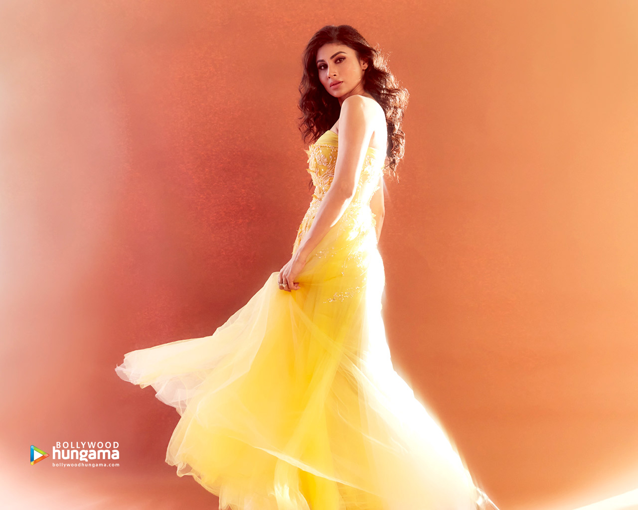 Mouni Roy Wallpapers | mouni-roy-3-82 - Bollywood Hungama