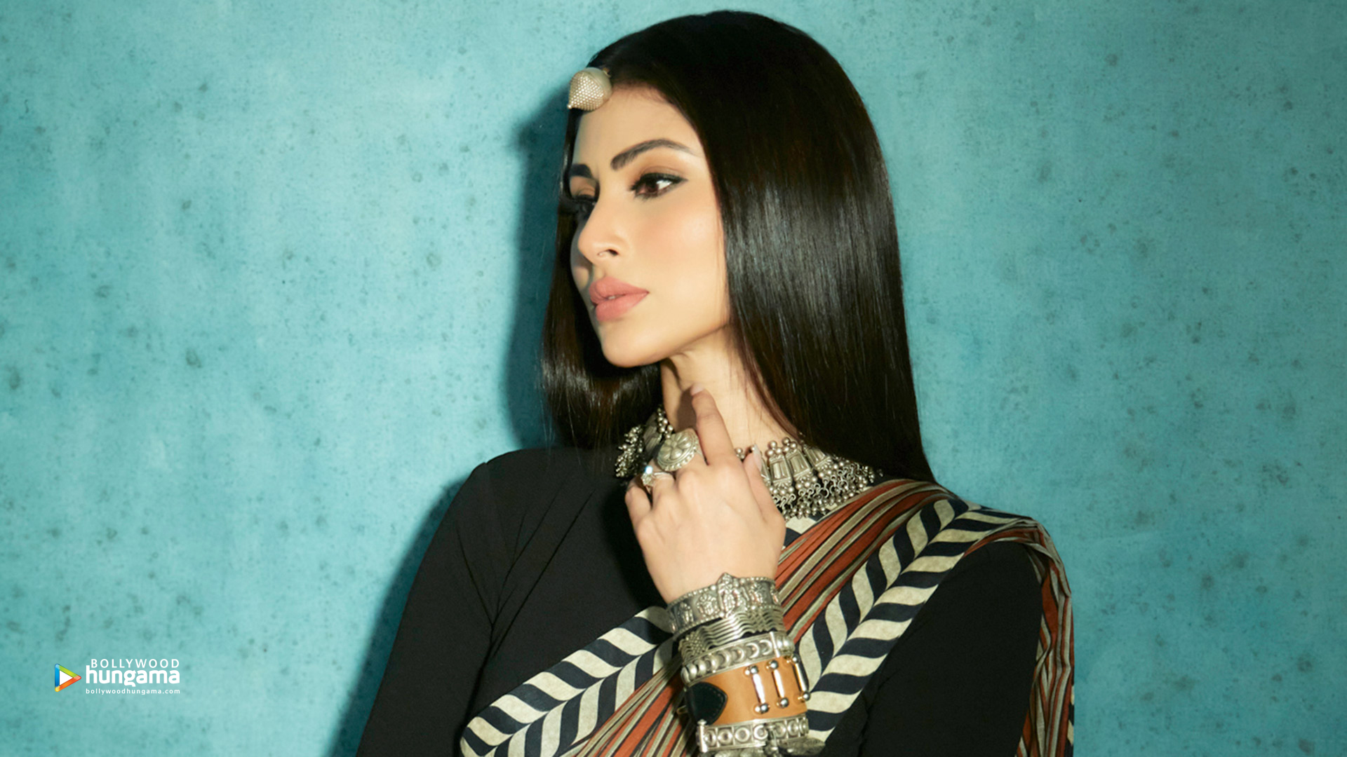 Mouni Roy Wallpapers | mouni-roy-4-70 - Bollywood Hungama
