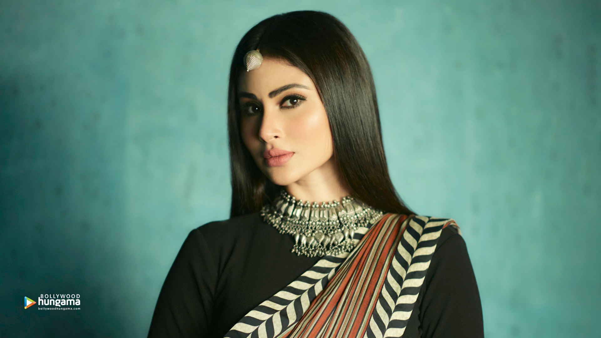 Mouni Roy Wallpapers | mouni-roy-5-38 - Bollywood Hungama