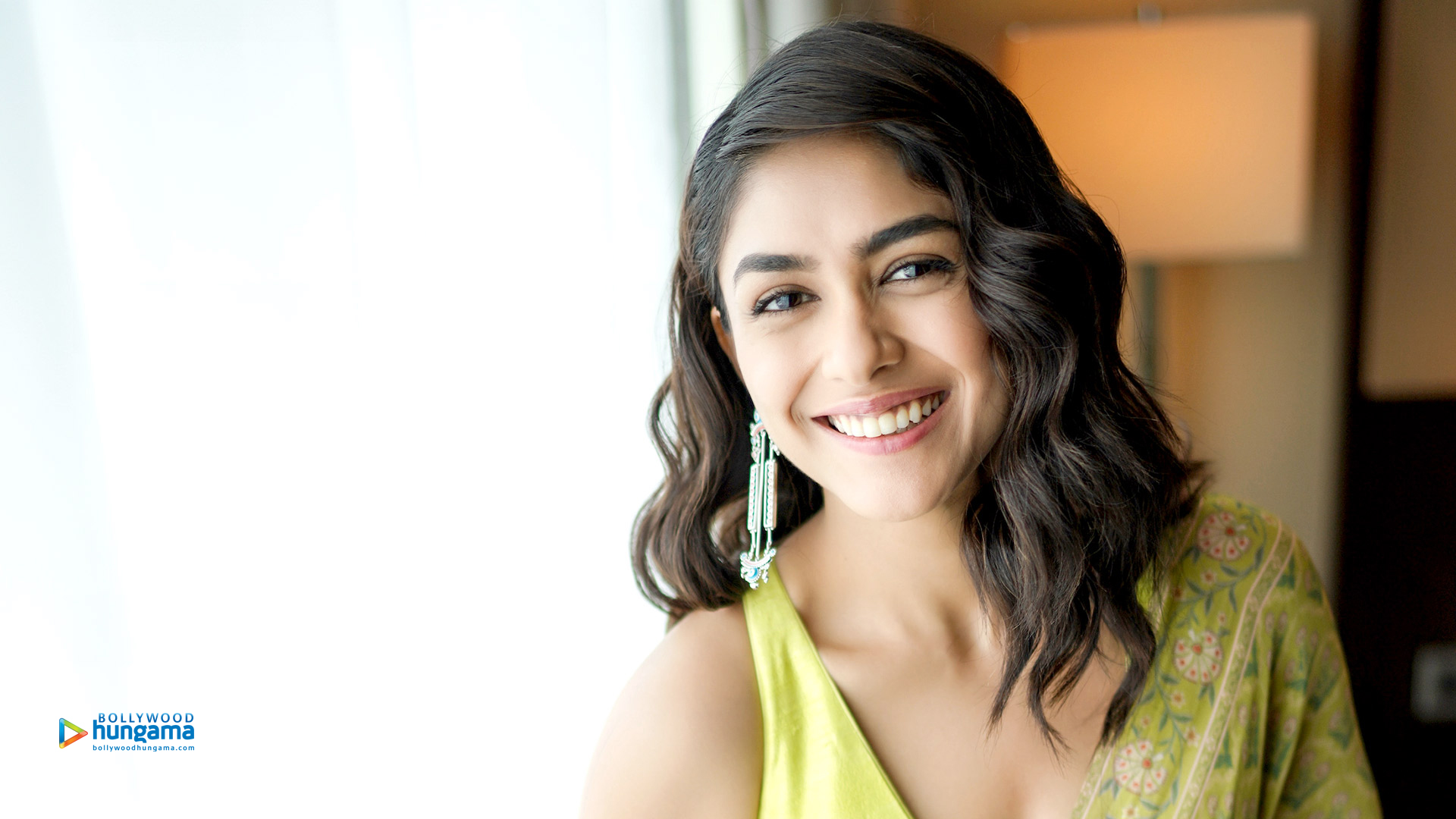 Mrunal Thakur Wallpapers | mrunal-thakur-1-69 - Bollywood Hungama