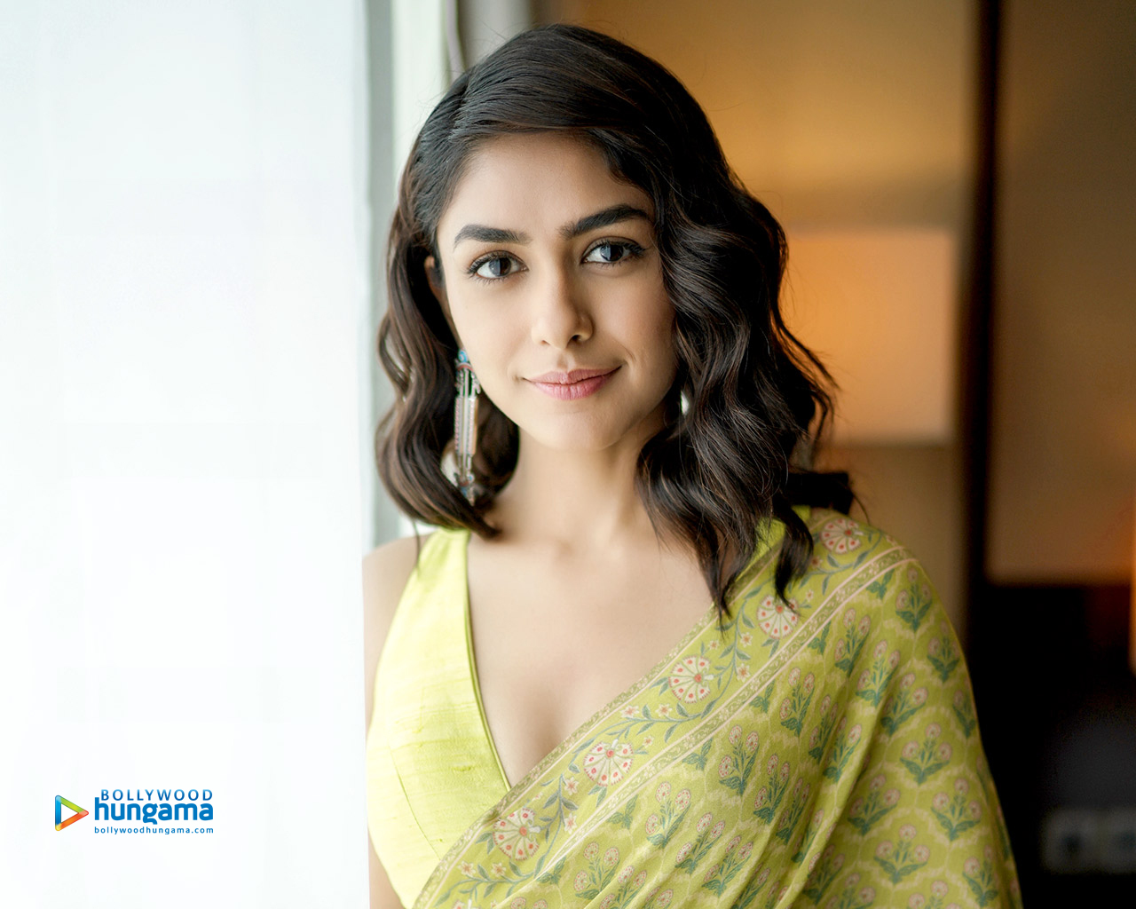 Mrunal Thakur Wallpapers | mrunal-thakur-2-73 - Bollywood Hungama