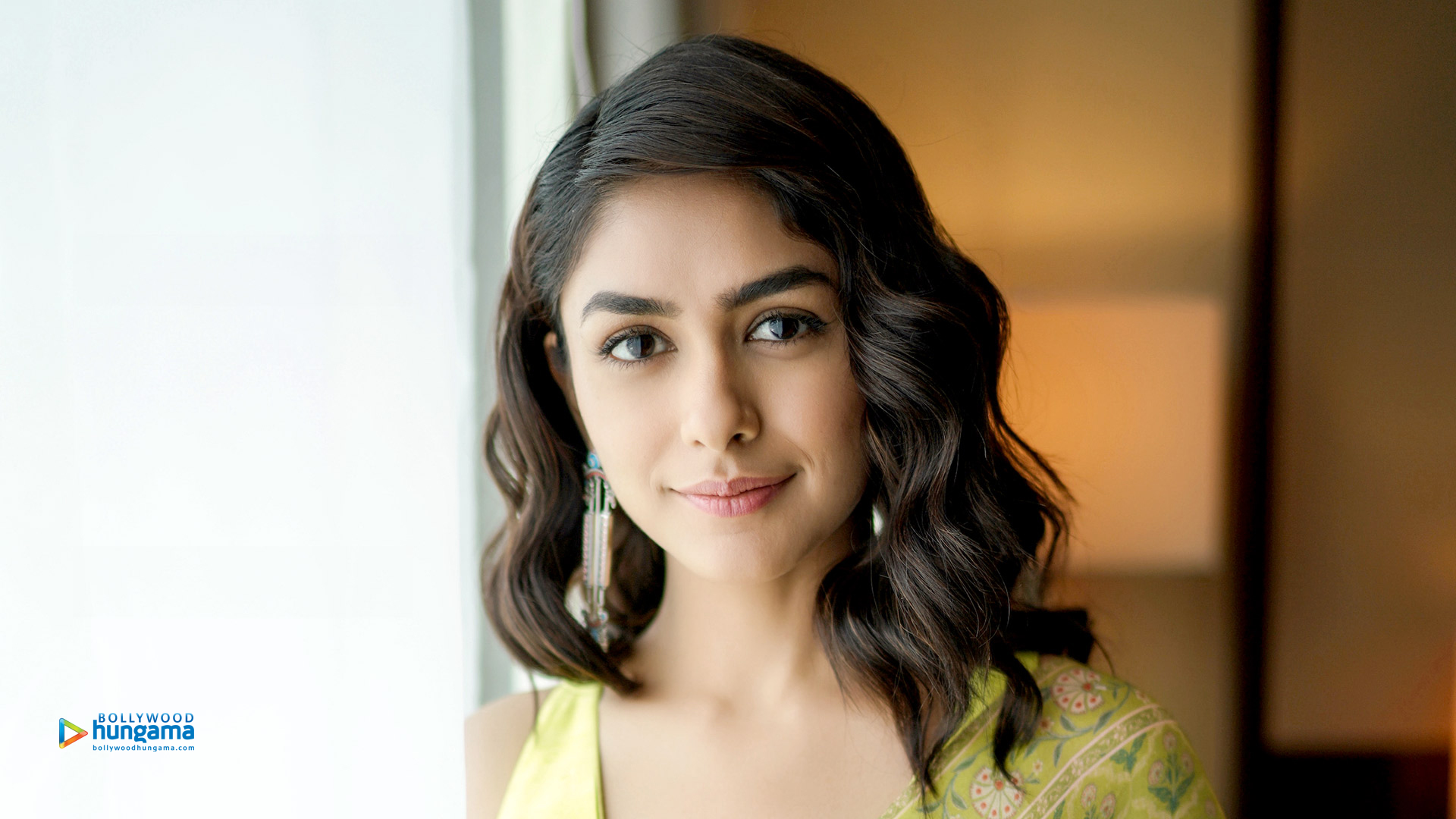 Mrunal Thakur Wallpapers | mrunal-thakur-2-73 - Bollywood Hungama