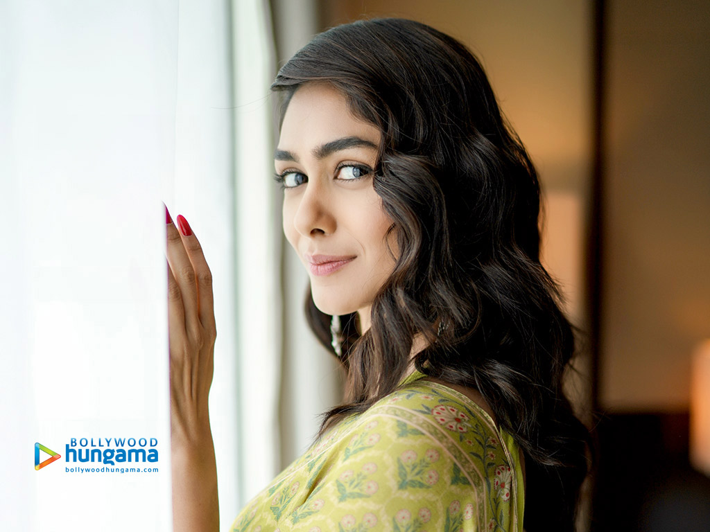 Mrunal Thakur Wallpapers | mrunal-thakur-3-50 - Bollywood Hungama