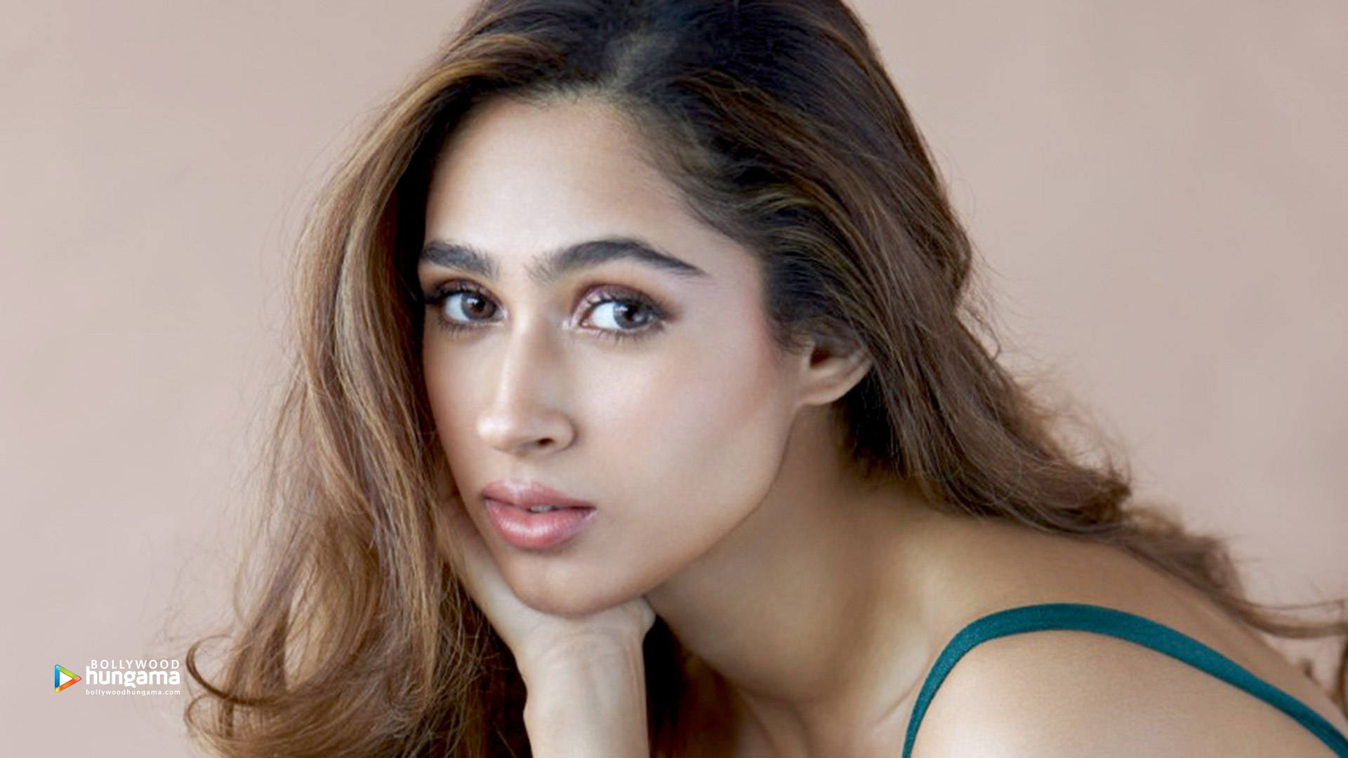 Pashmina Roshan Wallpapers | pashmina-roshan-9 - Bollywood Hungama