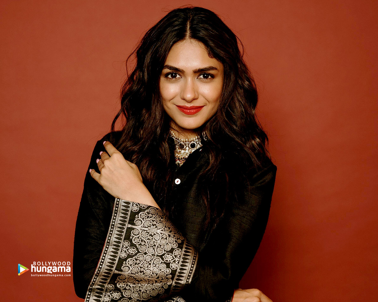 Mrunal Thakur Wallpapers | mrunal-thakur-3-56 - Bollywood Hungama