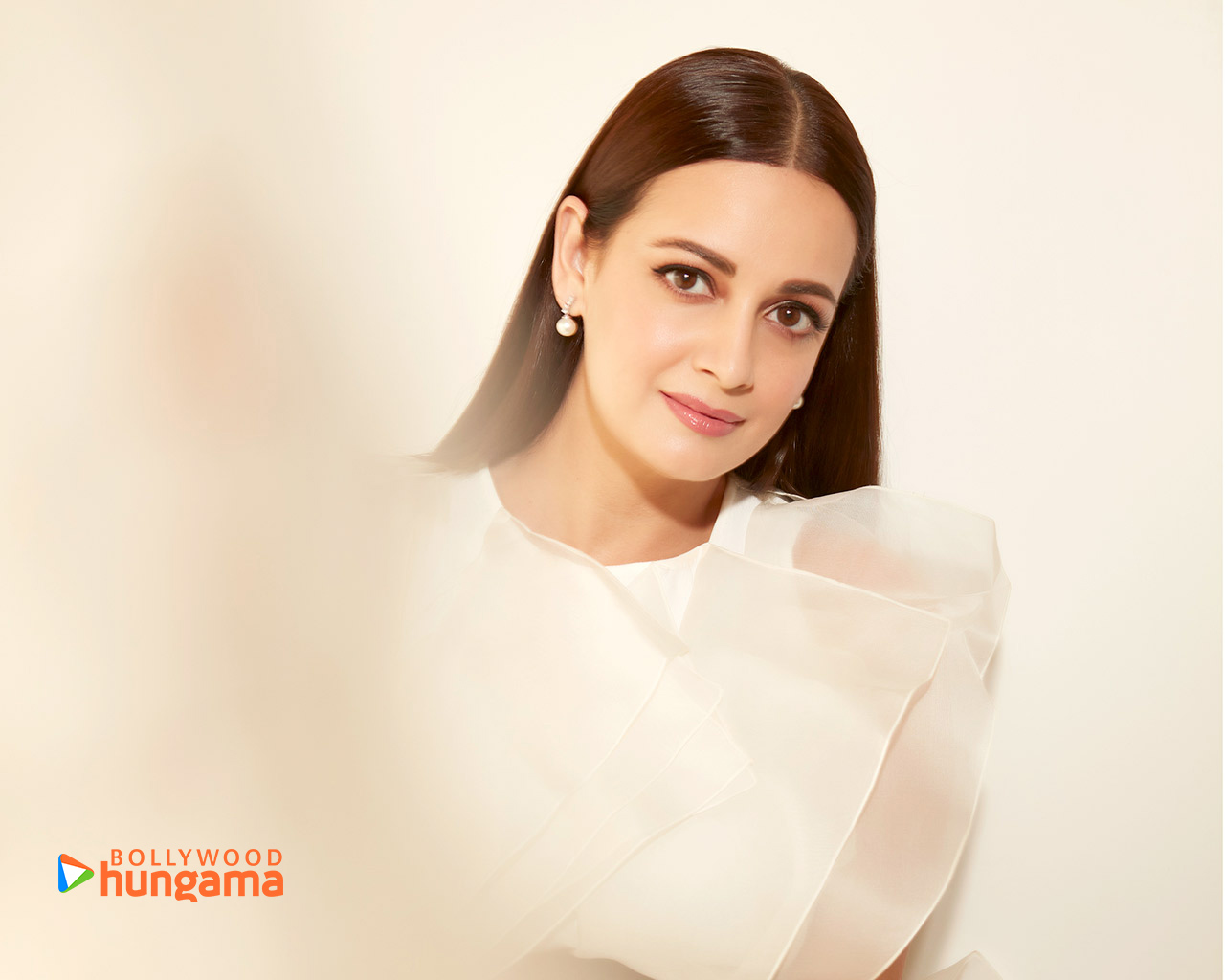 Dia Mirza Wallpapers | dia-mirza-2-42 - Bollywood Hungama