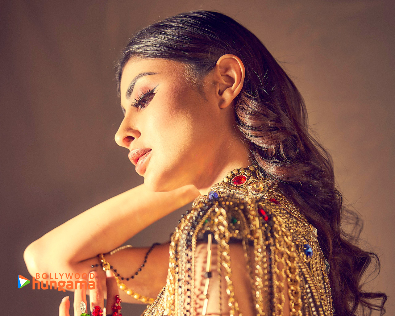 Mouni Roy Wallpapers | mouni-roy-6-55 - Bollywood Hungama