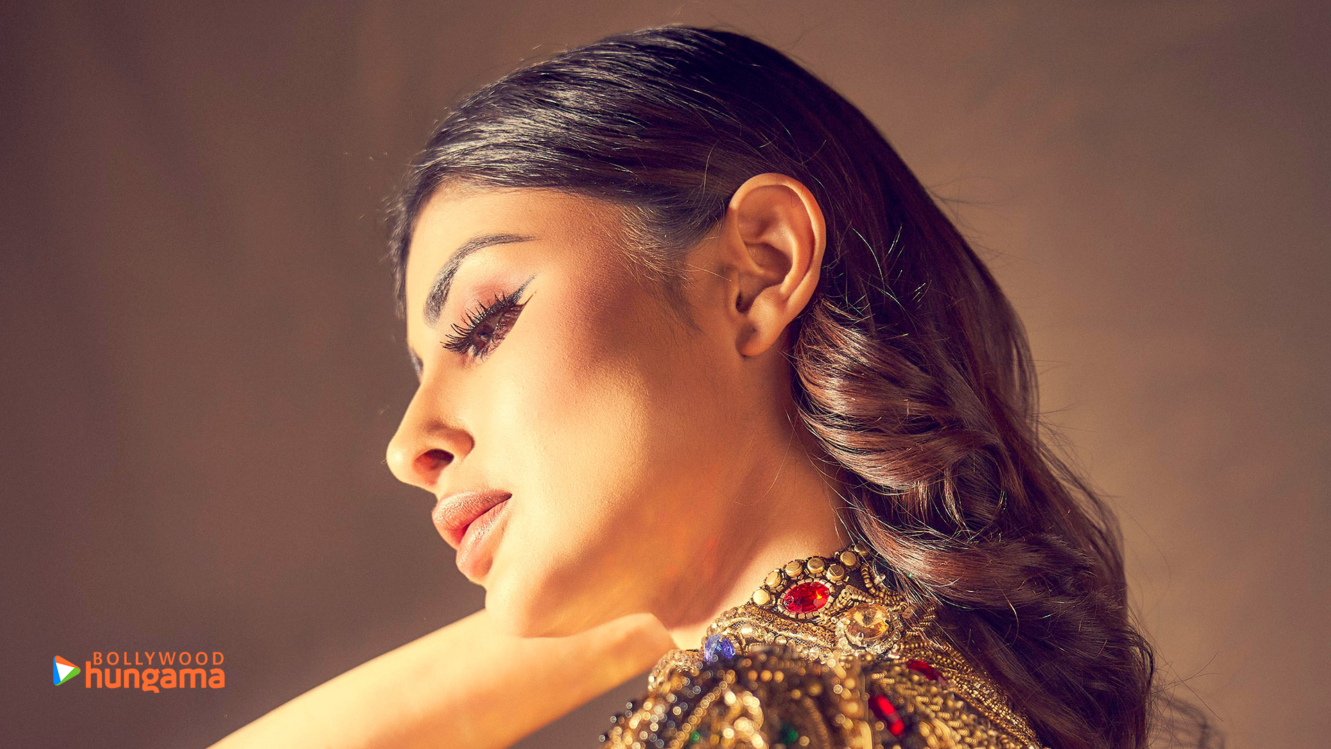 Mouni Roy Wallpapers | mouni-roy-6-55 - Bollywood Hungama