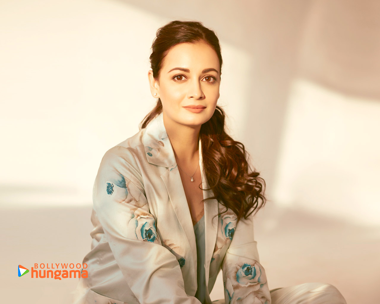 Dia Mirza Wallpapers | dia-mirza-1-48 - Bollywood Hungama
