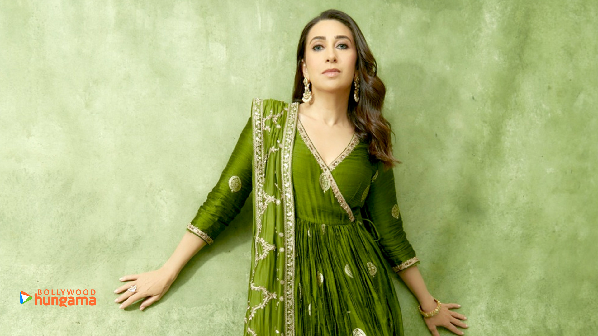 Karisma Kapoor Wallpapers | karisma-kapoor-3-14 - Bollywood Hungama