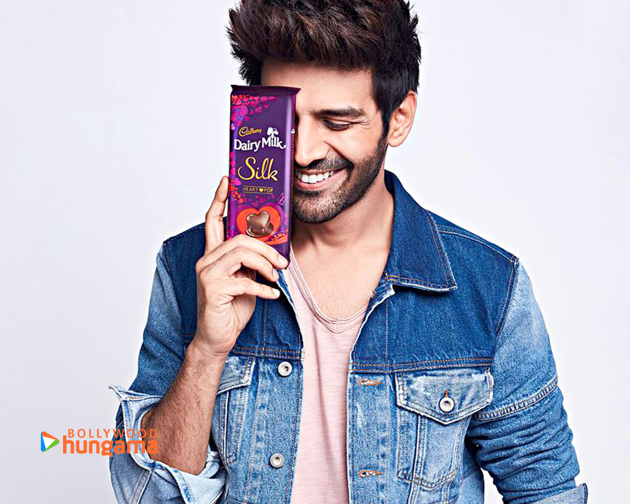 Kartik Aaryan Wallpapers | kartik-aaryan-80 - Bollywood Hungama