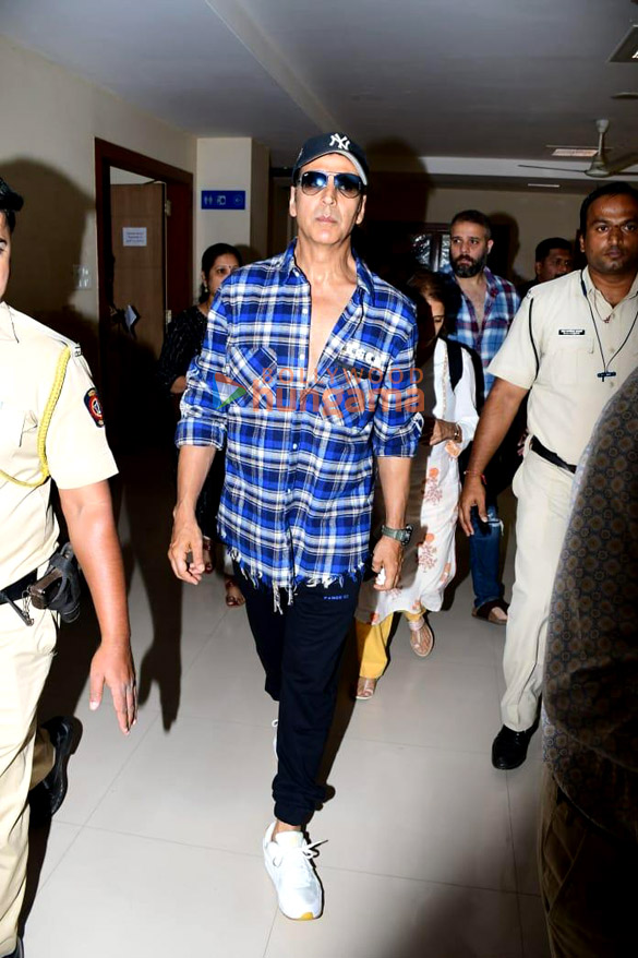 Photos: Akshay Kumar snapped at Andheri RTO office for his ...