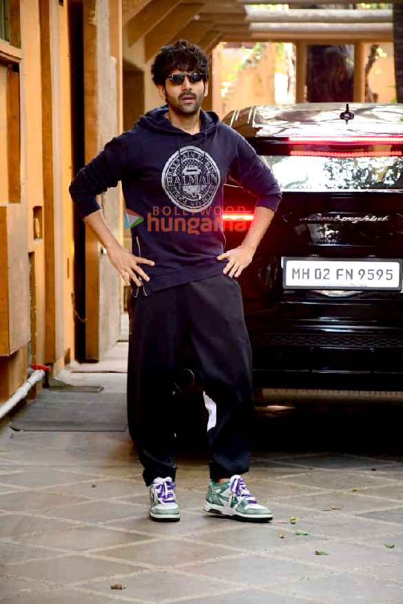 Photos Kartik Aaryan Snapped At A Dance Class In Juhu