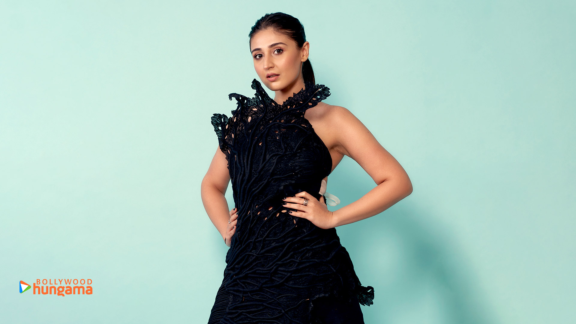 Dhvani Bhanushali Wallpapers | dhvani-bhanushali-1-2 - Bollywood Hungama
