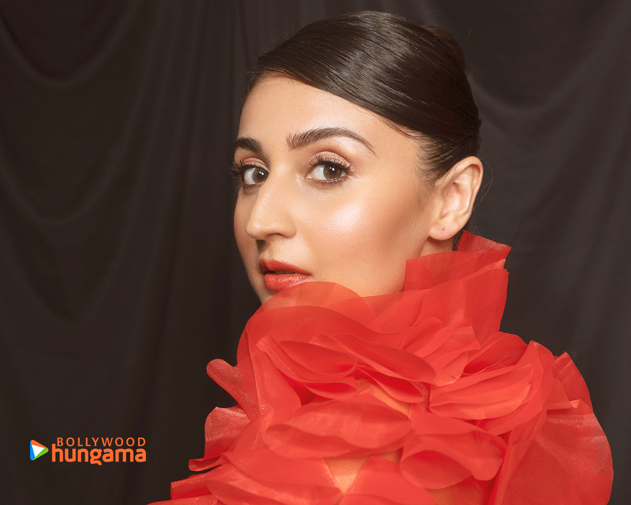 Dhvani Bhanushali Wallpapers | dhvani-bhanushali-3-5 - Bollywood Hungama