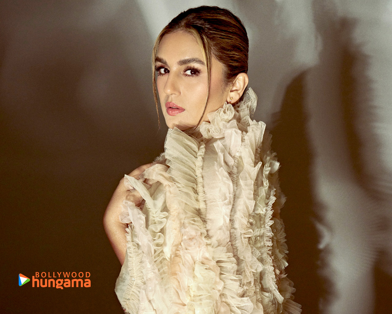 Huma Qureshi Wallpapers | huma-qureshi-2-140 - Bollywood Hungama