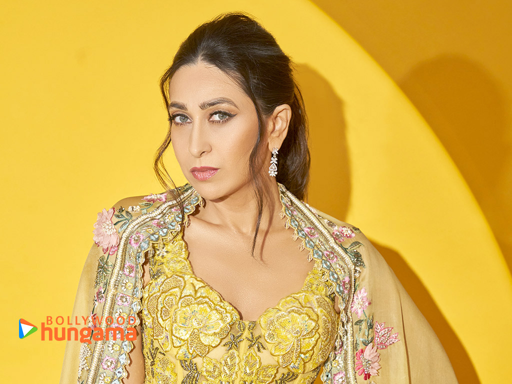 Karisma Kapoor Wallpapers | karisma-kapoor-2-23 - Bollywood Hungama