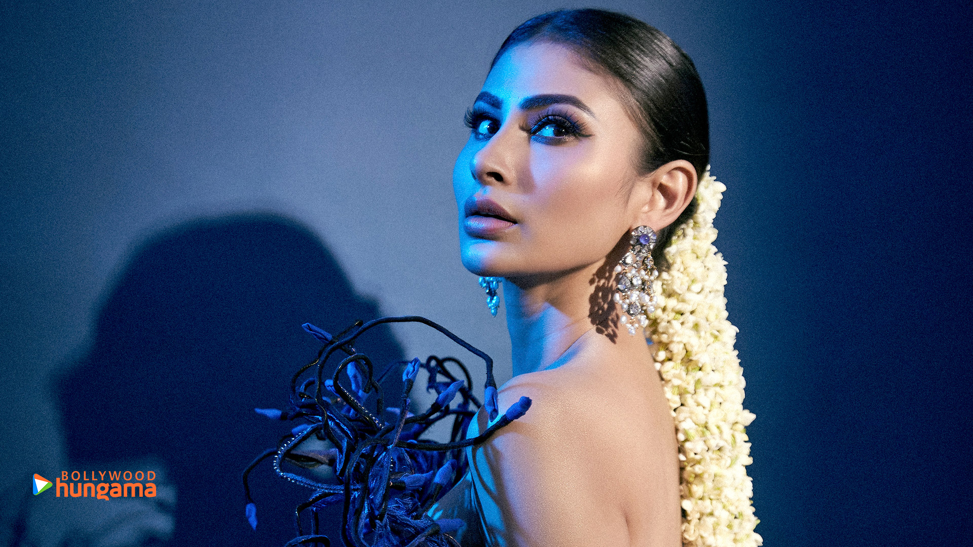 Mouni Roy Wallpapers | mouni-roy-4-135 - Bollywood Hungama