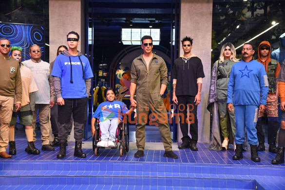 Photos: Akshay Kumar attends the Force9 store launch