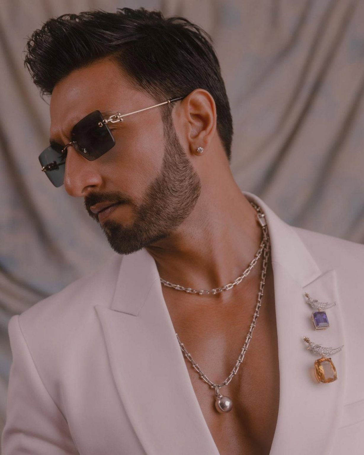 Ranveer Singh takes over NYC in an all-white suit & jewellery, adding ...