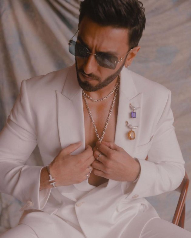 Ranveer Singh takes over NYC in an all-white suit & jewellery, adding ...