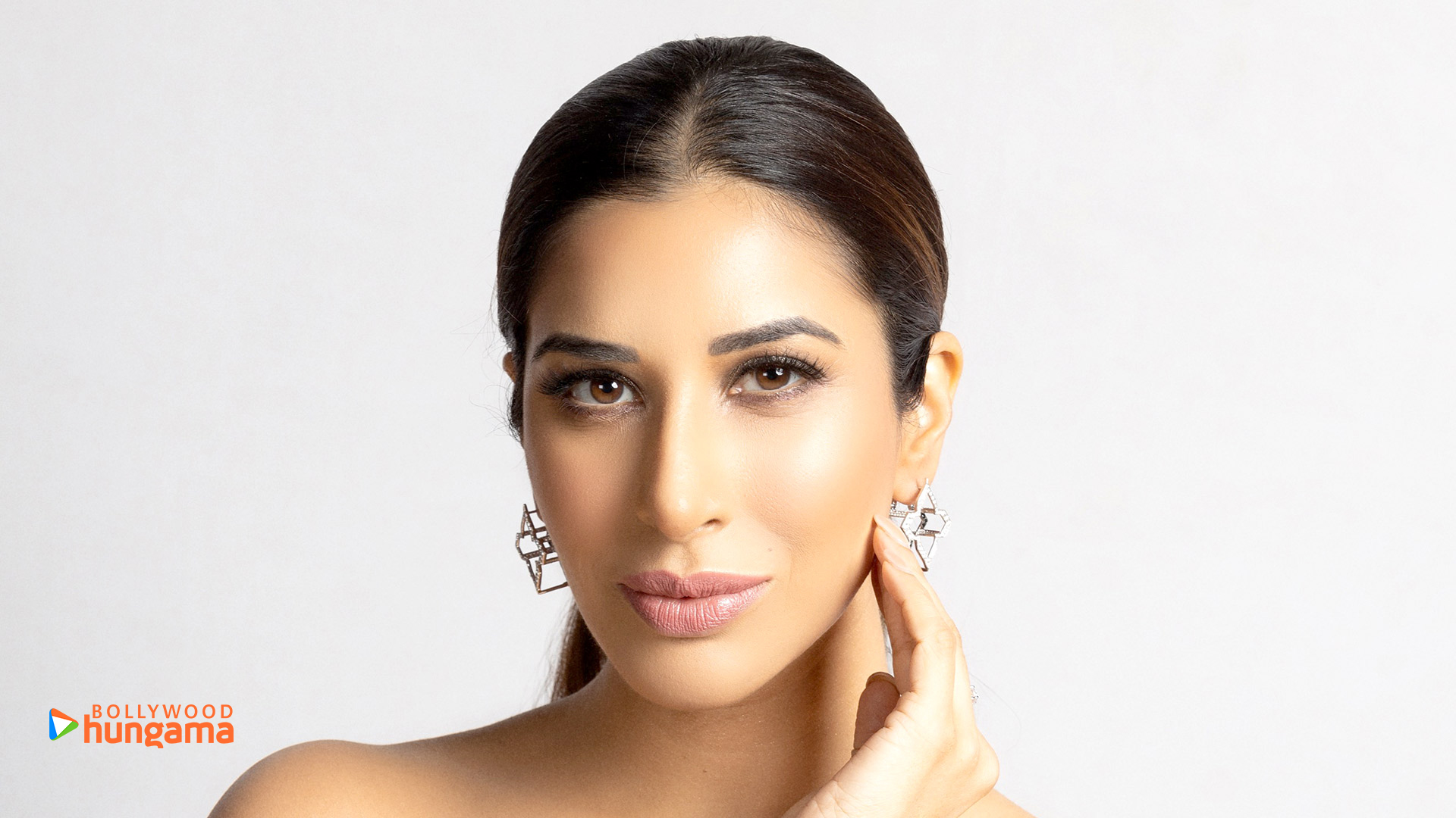 Sophie Choudry Wallpapers | sophie-choudry-4-46 - Bollywood Hungama